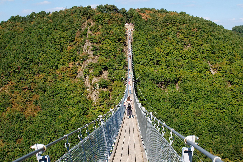 Geierlay im Hunsrück: Deutschlands schönste Hängeseilbrücke ...